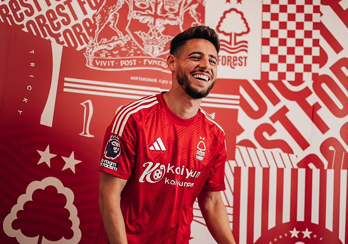 Álex Moreno firma con el Nottingham Forest