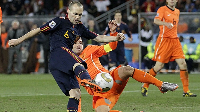 Las cinco imágenes más icónicas de la carrera de Andrés Iniesta