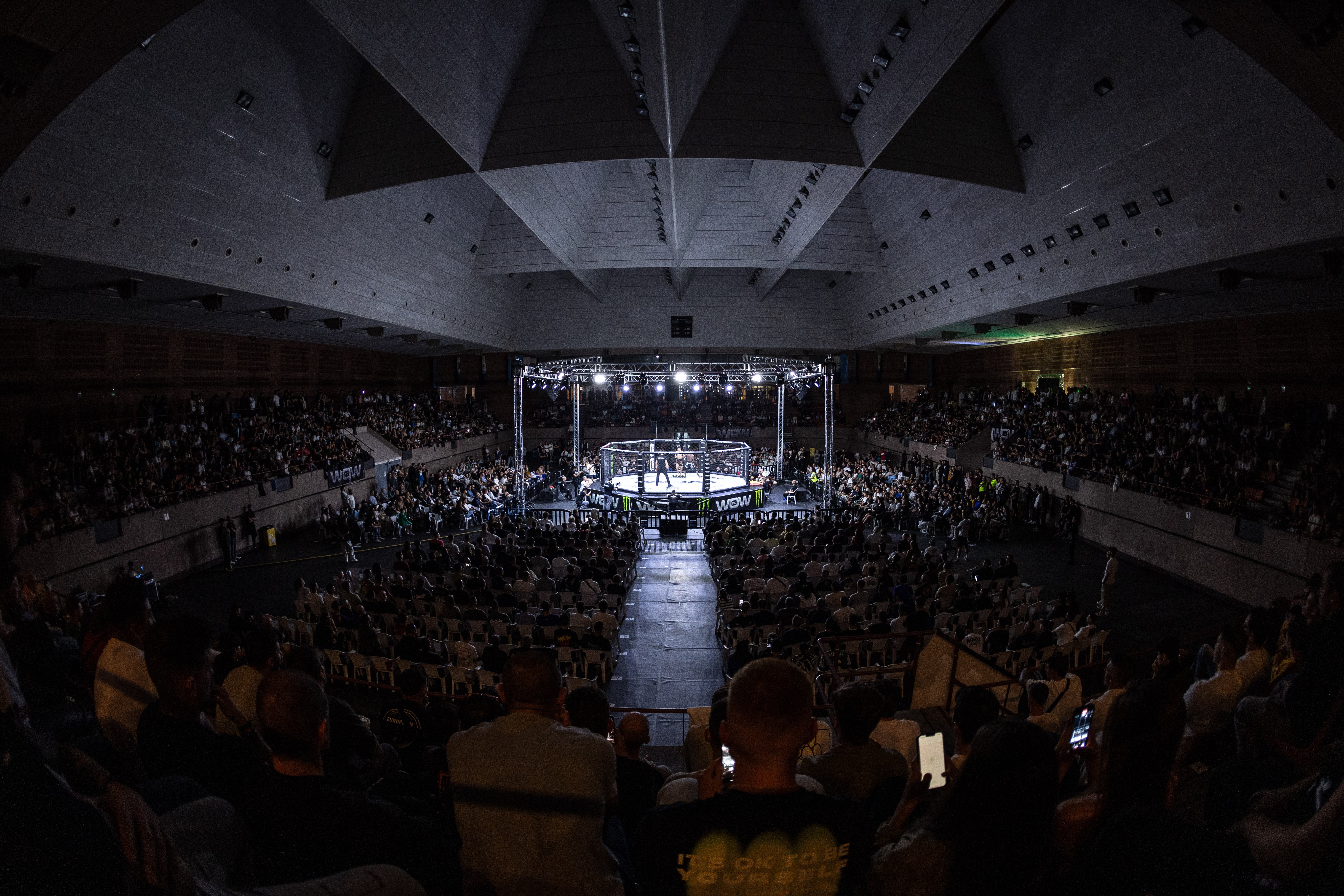WOW Barcelona: Theo Basford y Oriol Arenas conquistan la Ciudad Condal con dos grandes actuaciones