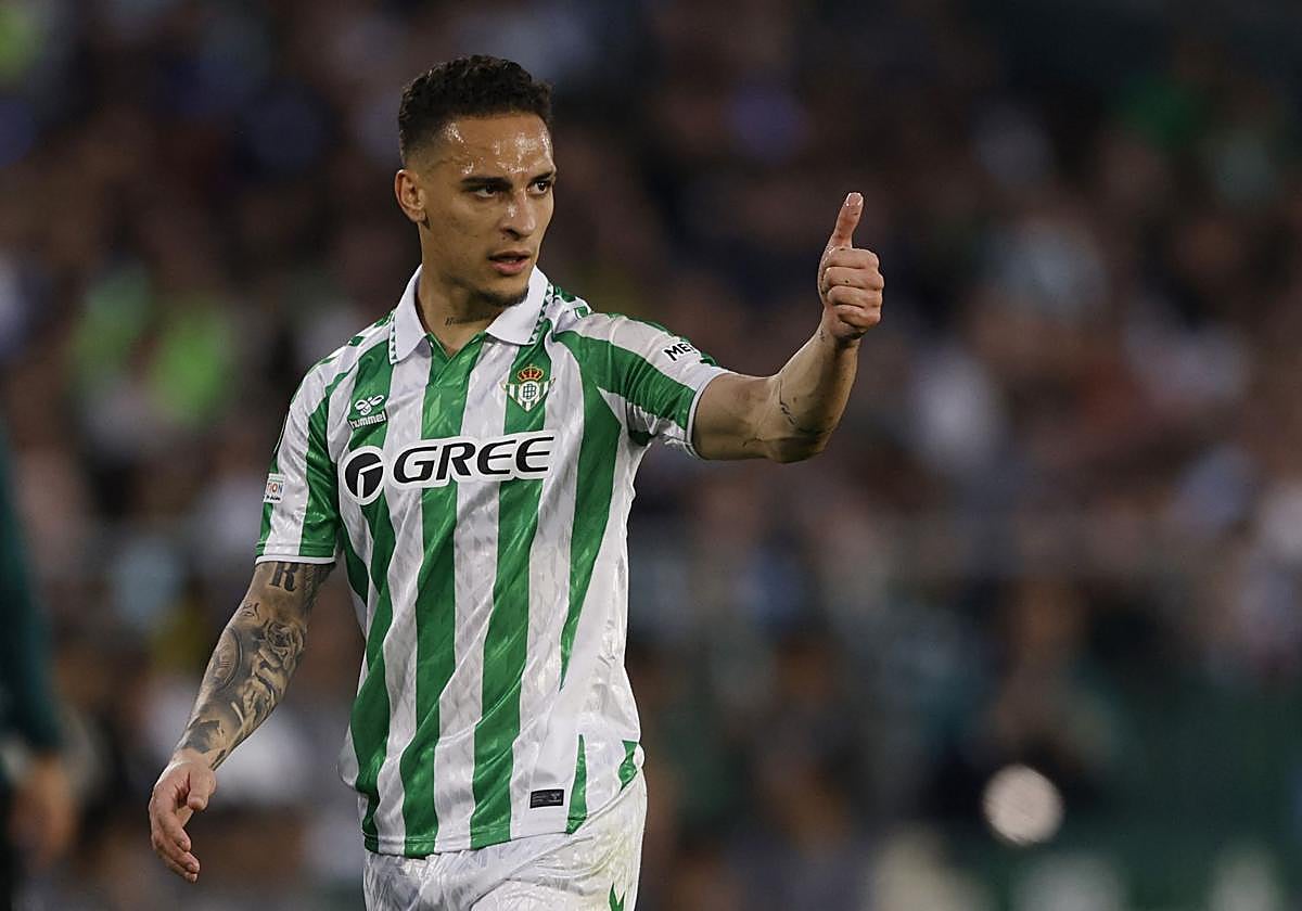 El Comité de Disciplina le retira a Antony la roja y jugará el Real ...