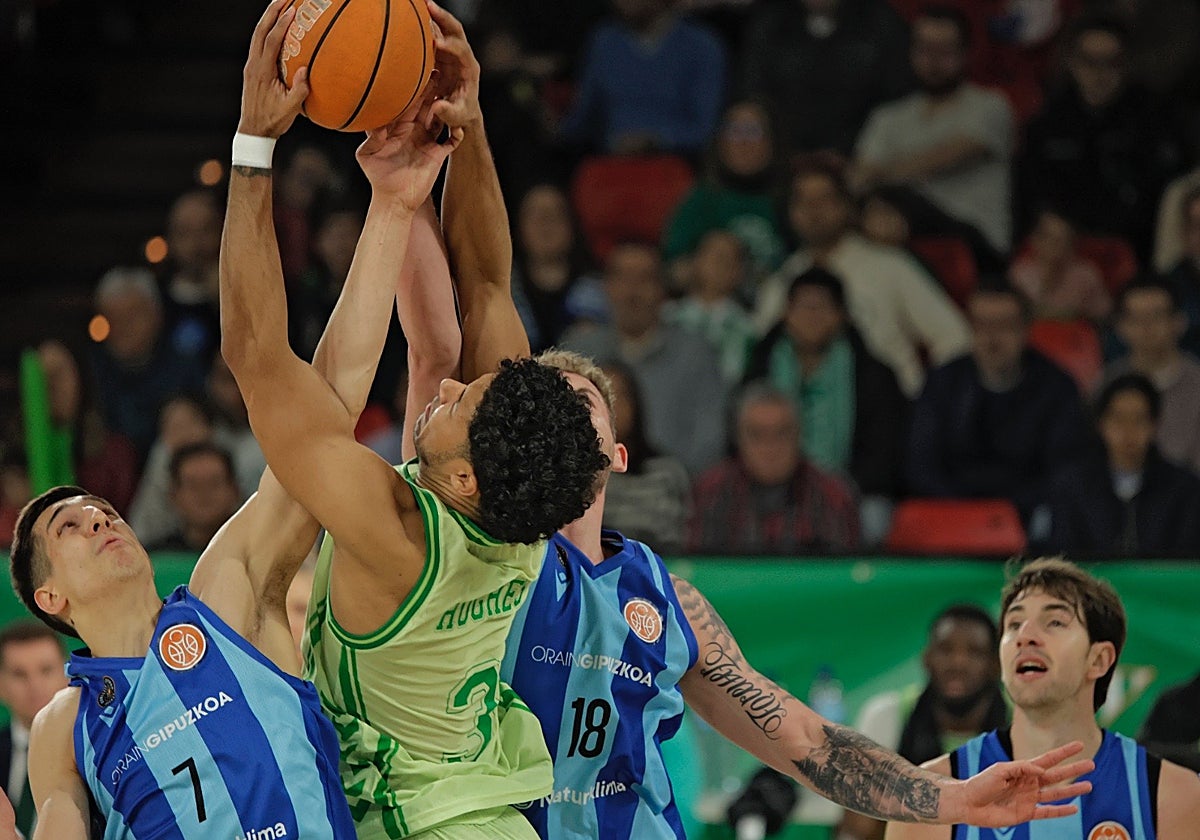 La alianza Benite-Hughes rinde el homenaje perfecto a Benito Doblado ...