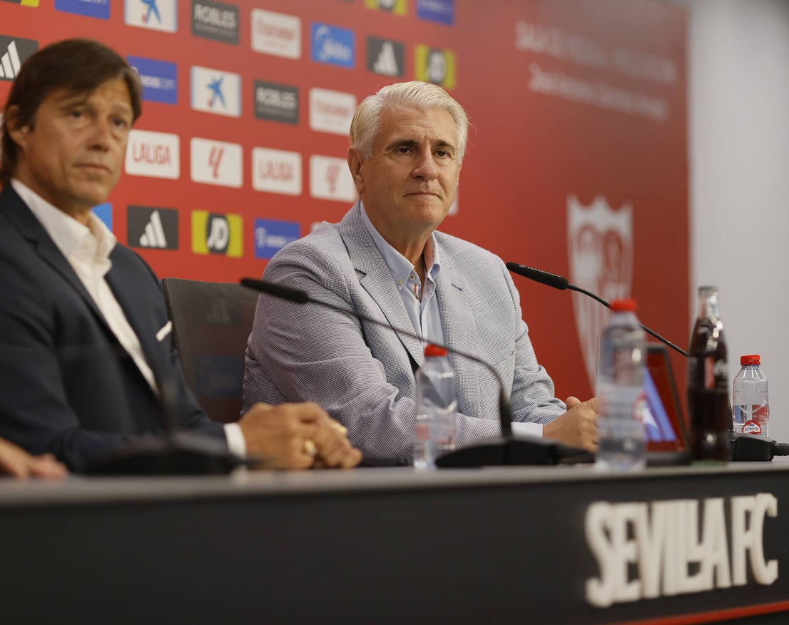 Presentación de Almeyda, nuevo entrenador del Sevilla, en imágenes