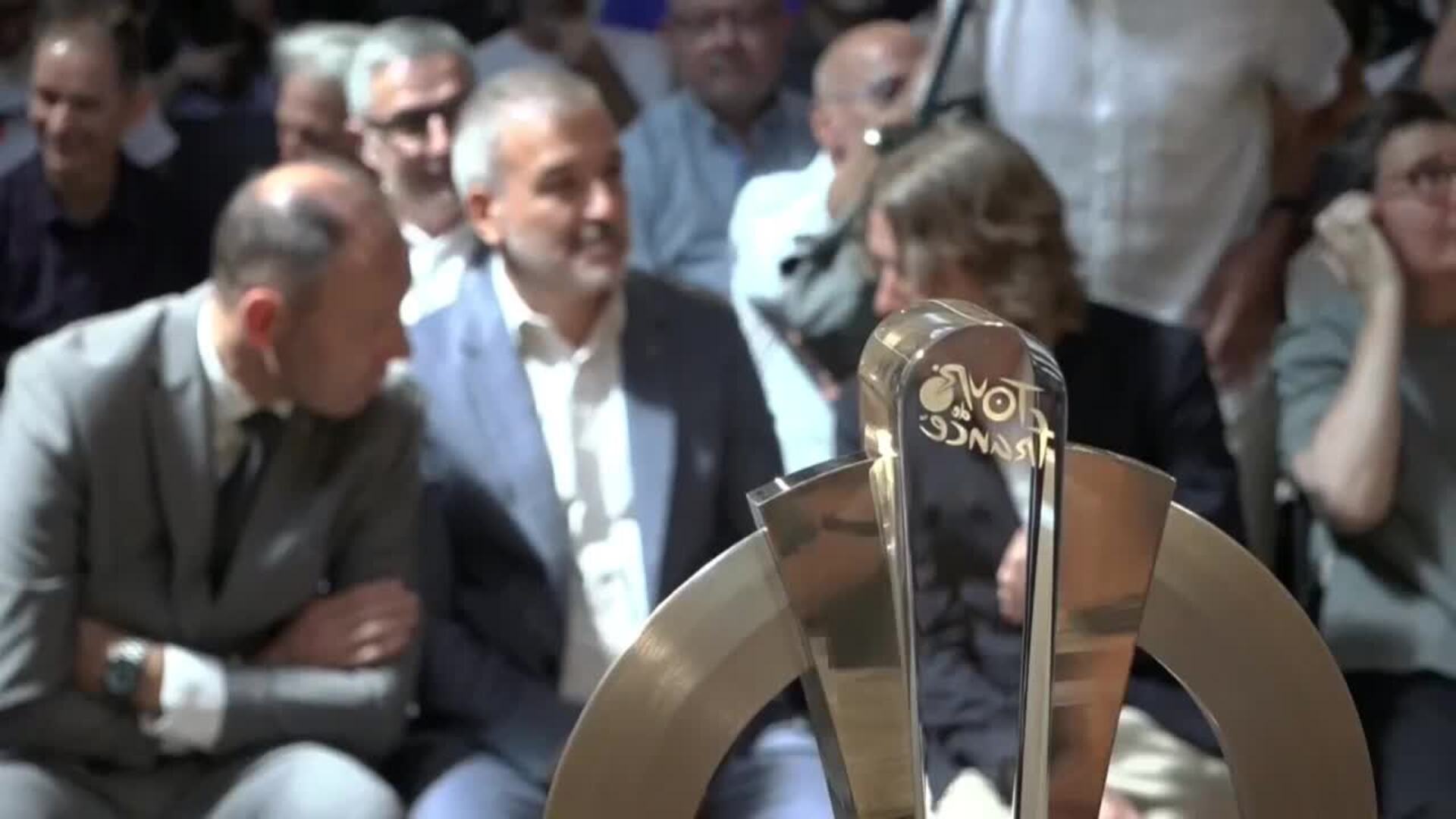 Barcelona da la bienvenida al trofeo del Tour de Francia que comenzará ...