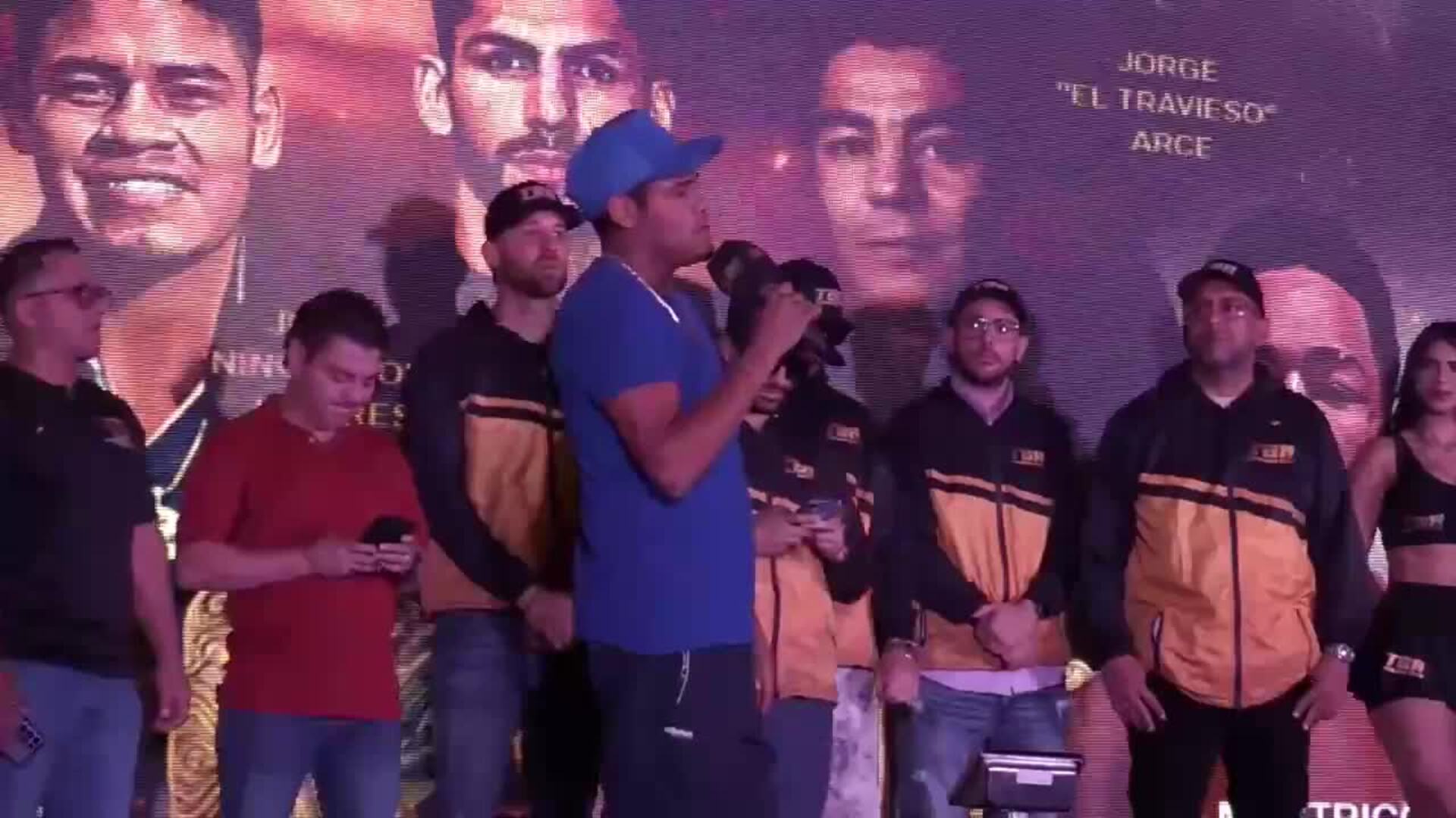 El boxeador Evander Holyfield y otras leyendas llegan a Caracas para ...