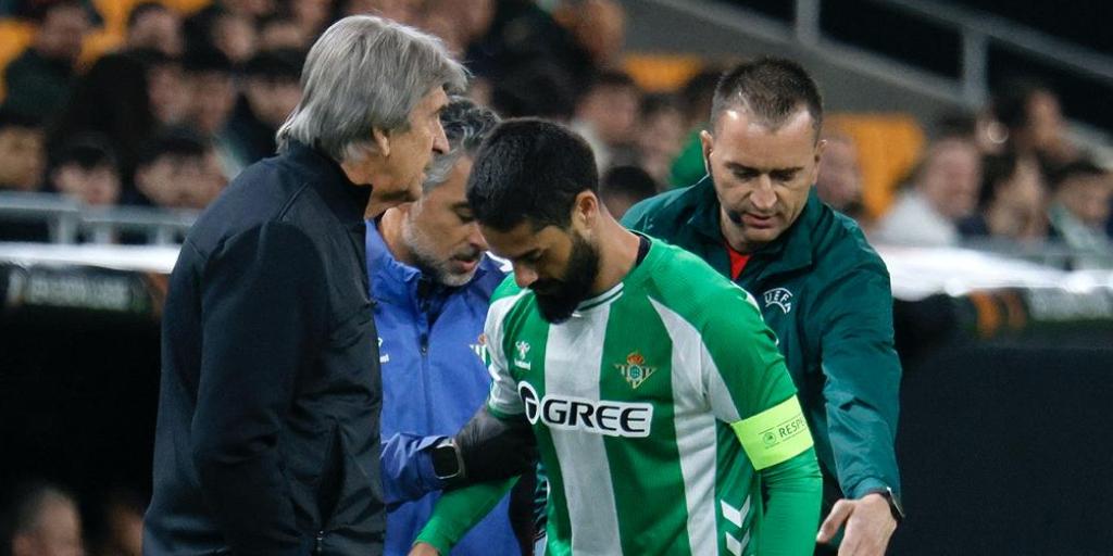 Isco y Amrabat se lesionan tras chocarse entre ellos y Pellegrini ...
