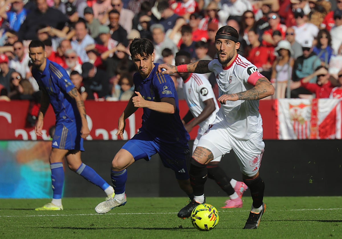 El Sevilla crece desde la defensa de tres centrales, el necesario paso ...