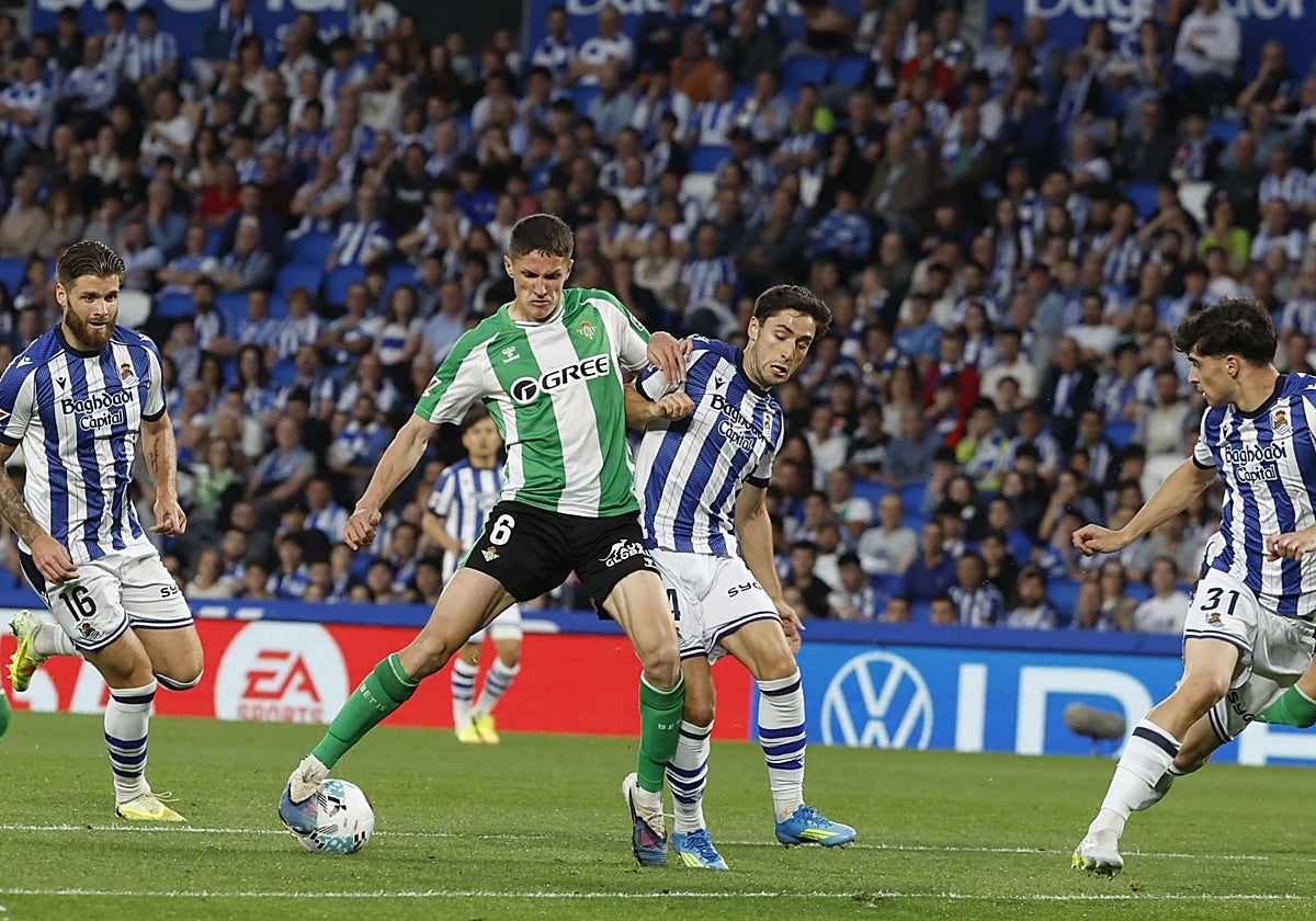 El Betis se mantiene firme en su tasación por Altimira