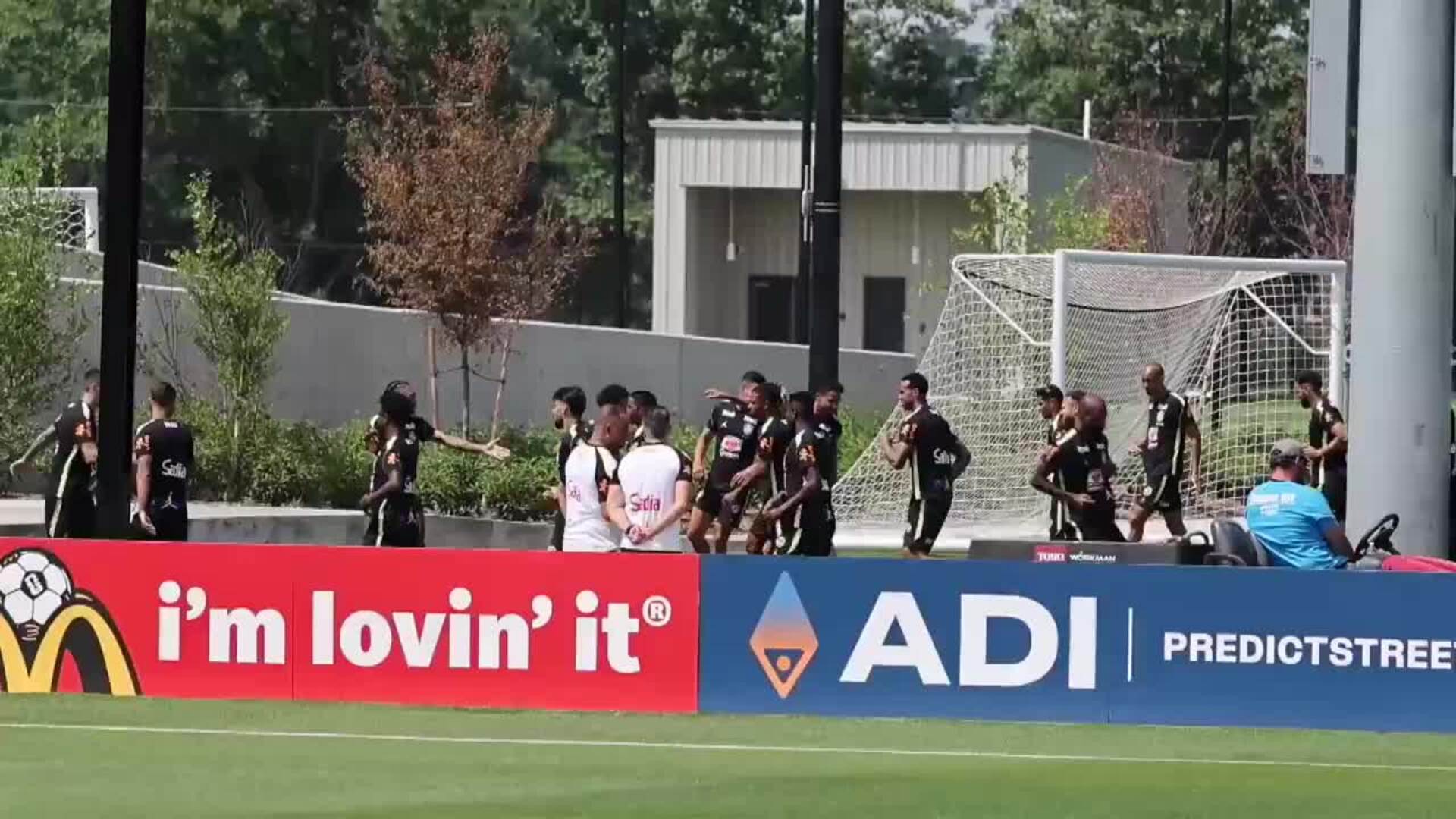 Neymar se reincorpora al trabajo grupal de Brasil tras superar su lesión