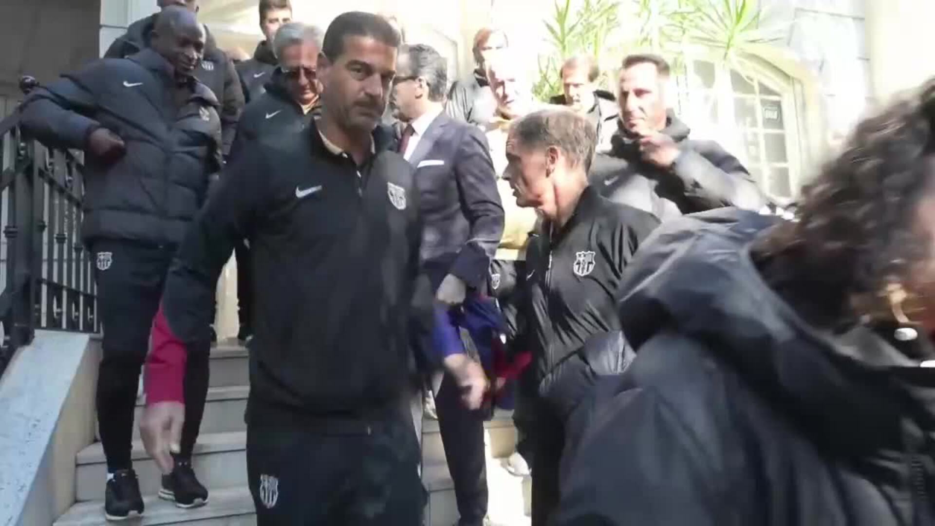 Barcelona Legends y River Plate reviven el fútbol en el estadio Monumental