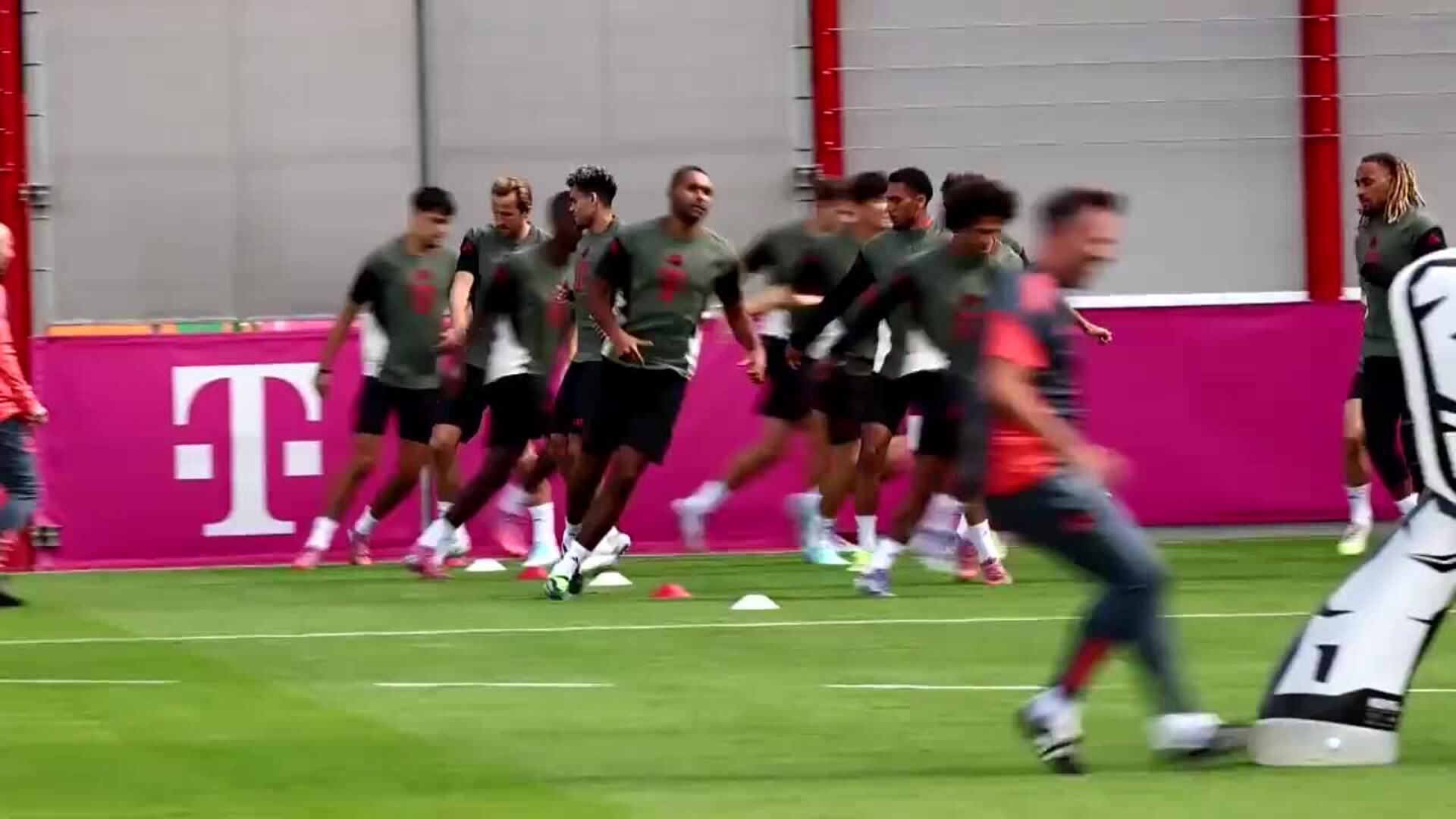 El Bayern se entrena en Múnich antes de su partido de Liga de Campeones ...