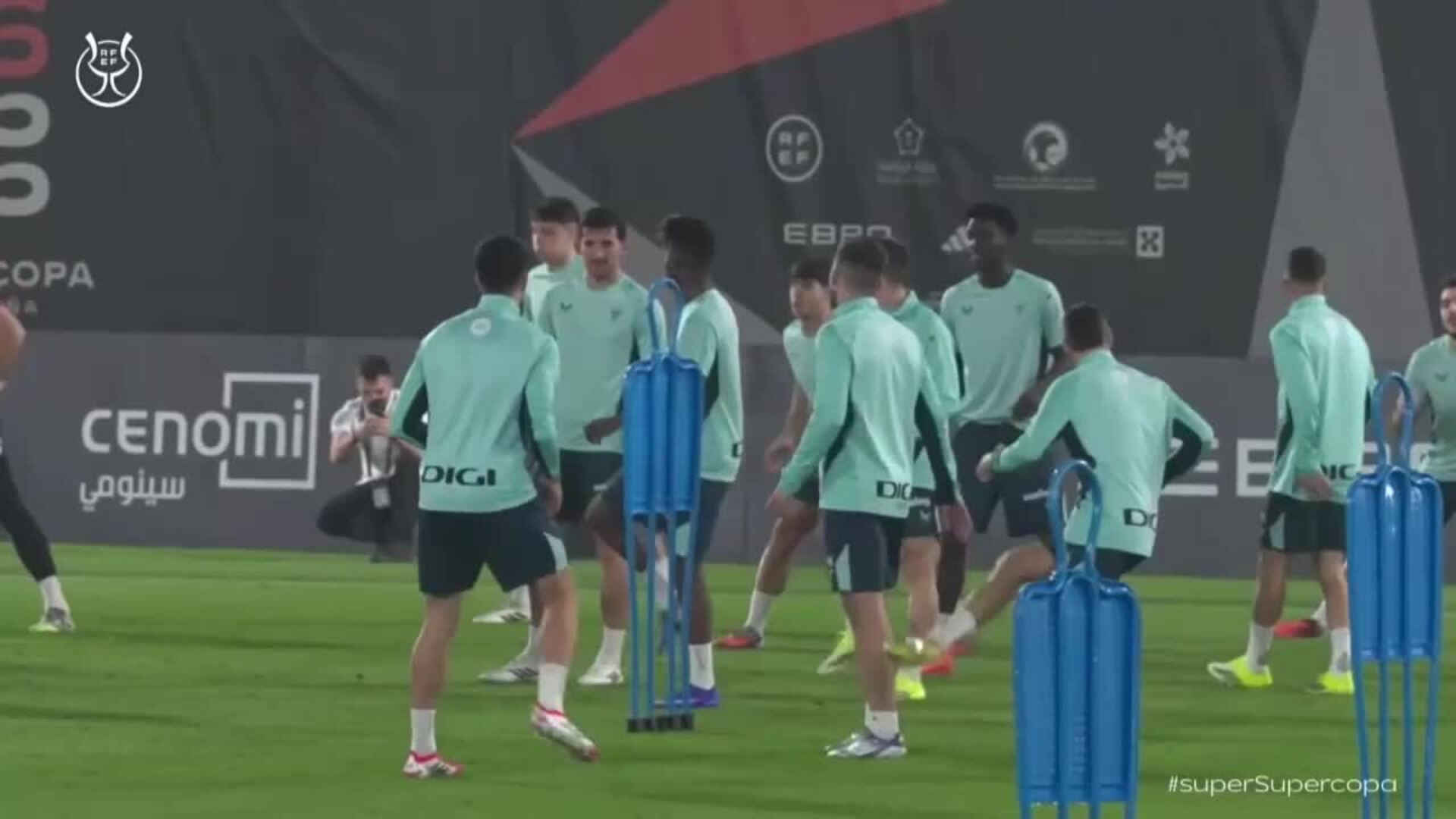 El Athletic Club lleva a cabo su primer entrenamiento en Yeda antes de ...
