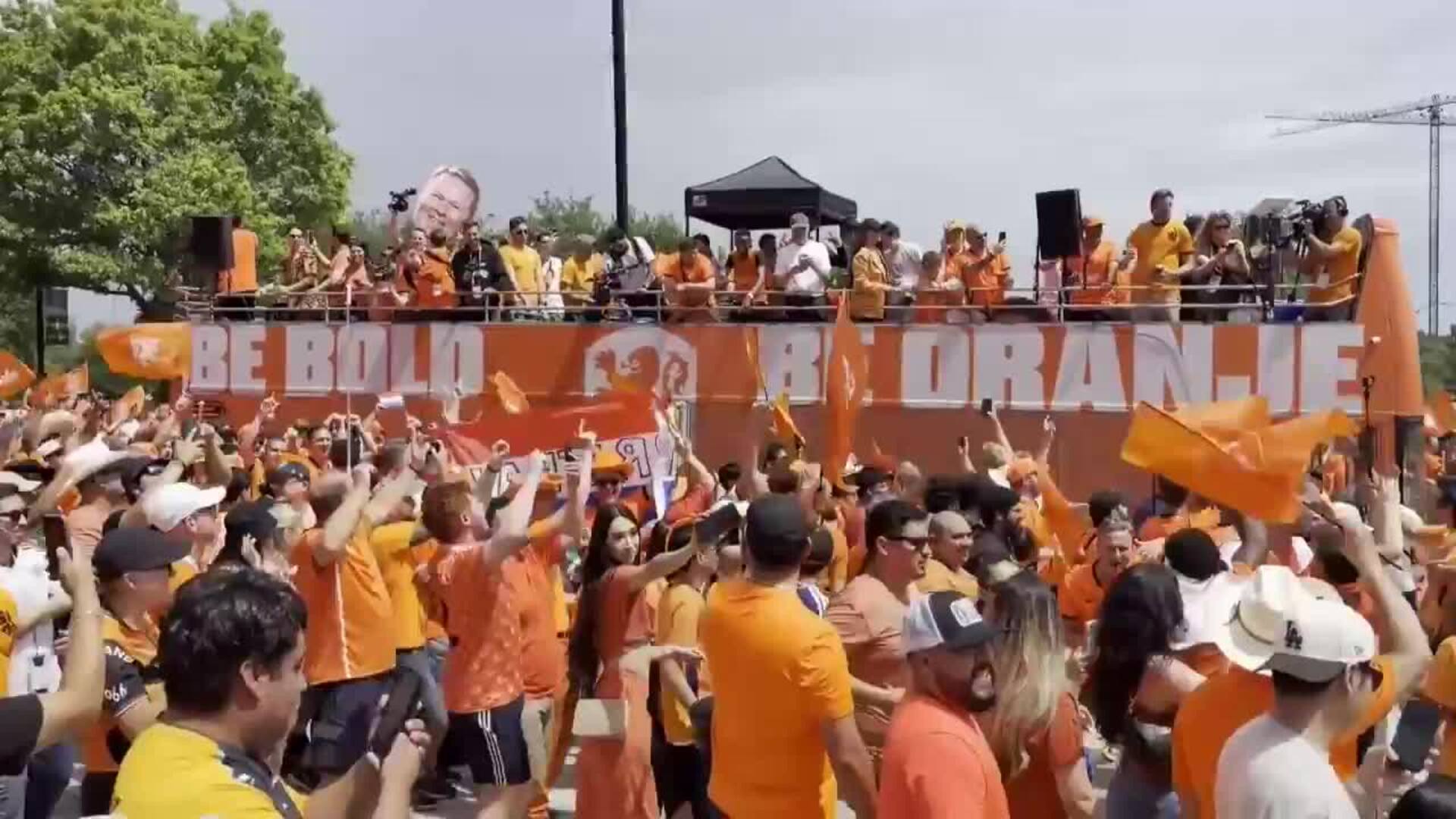 El 'autobús naranja' revolucionó Arlington