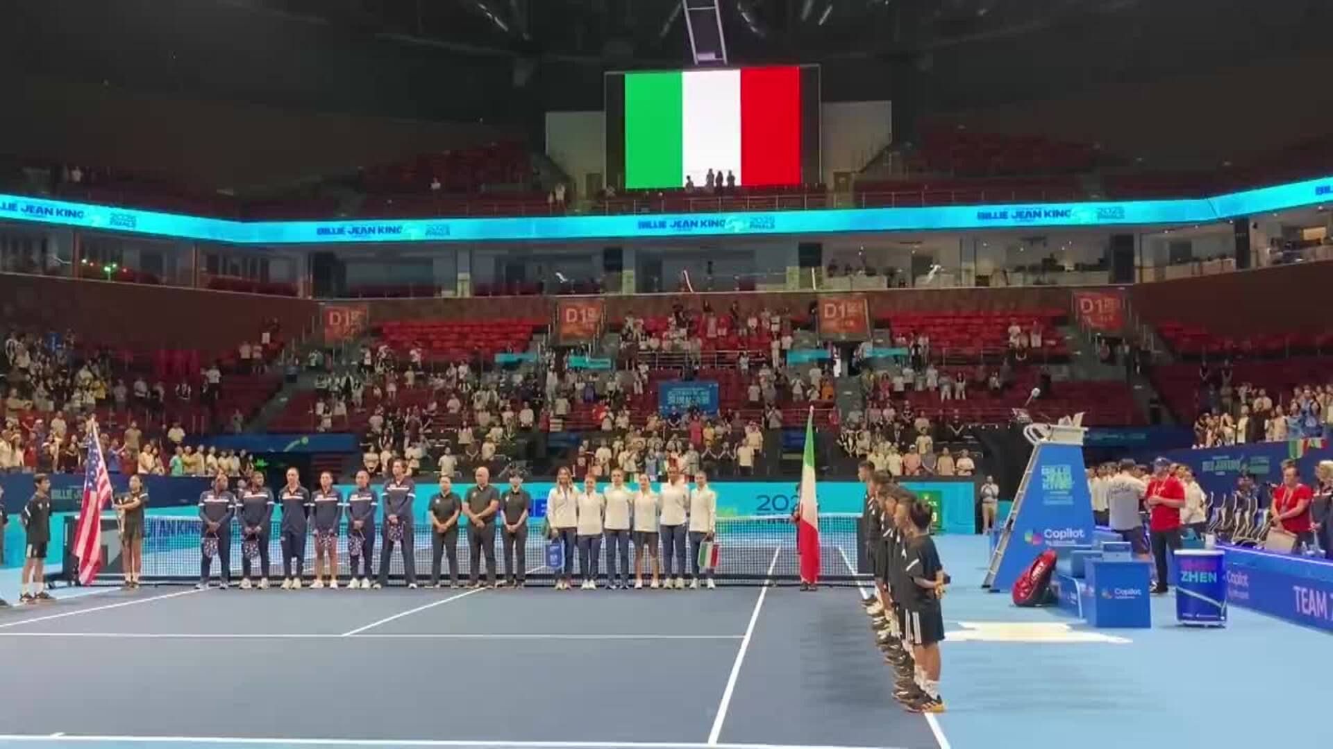 Desfile del equipo italiano y estadounidense en la final de la Copa ...