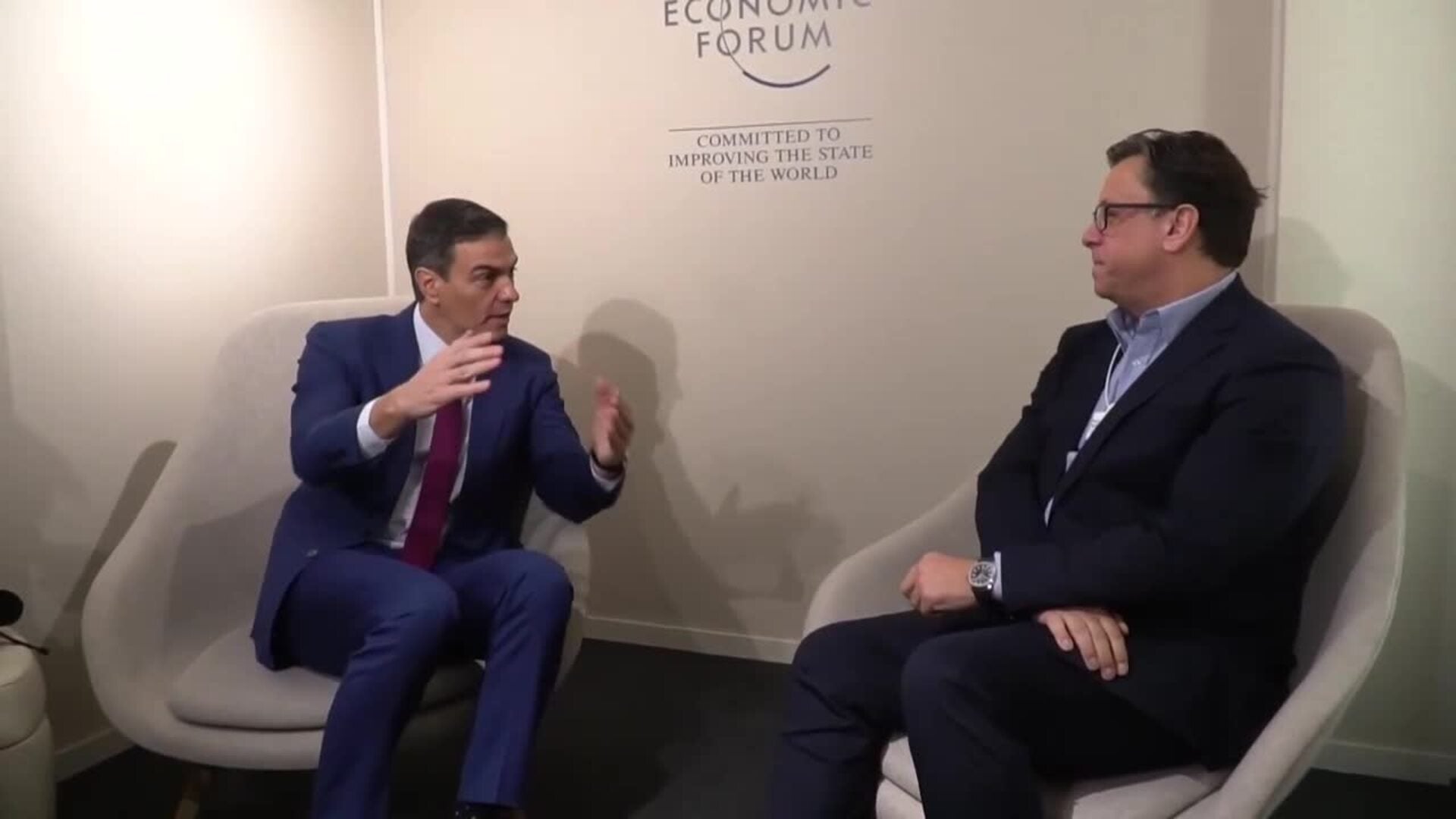 Pedro Sánchez se reúne en Davos (Suiza) con el CEO de la farmacéutica Sanofi