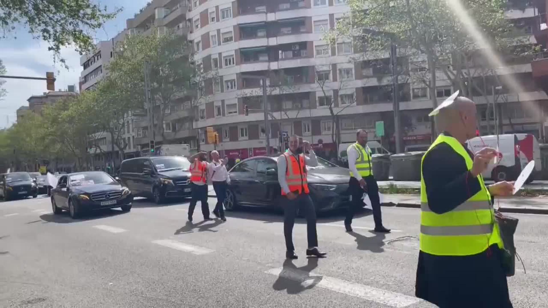 Los VTC circulan en marcha lenta por Barcelona contra la regulación del ...