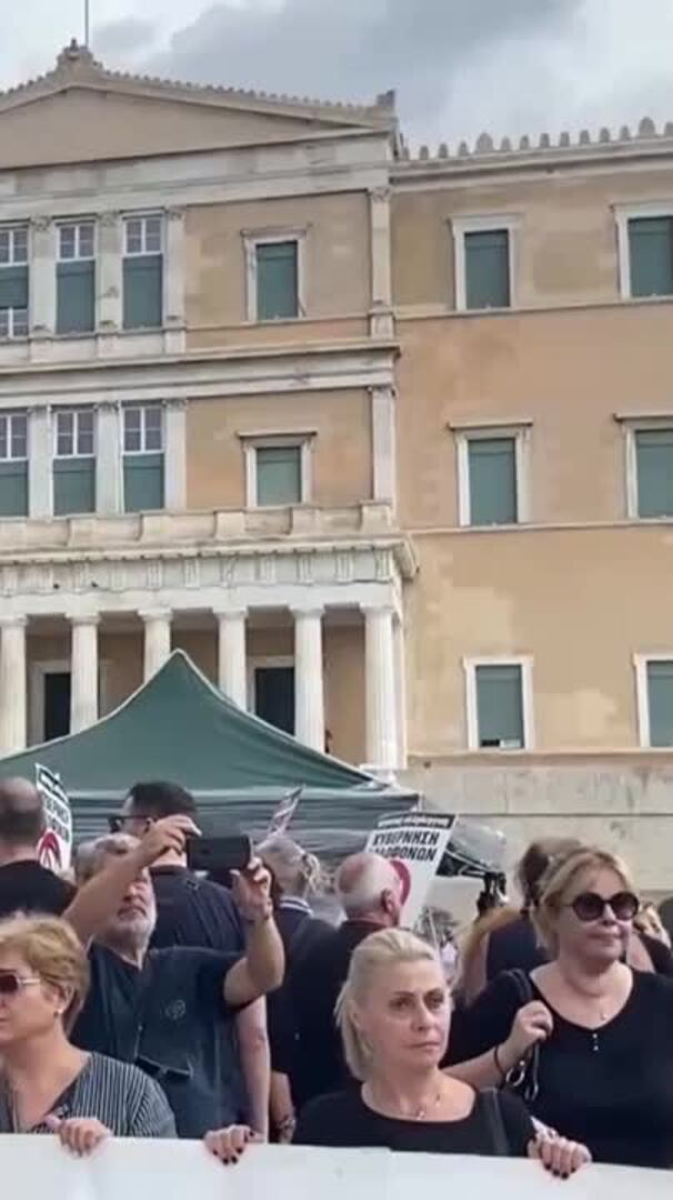 Miles de personas protestan en Atenas contra la ampliación de la ...