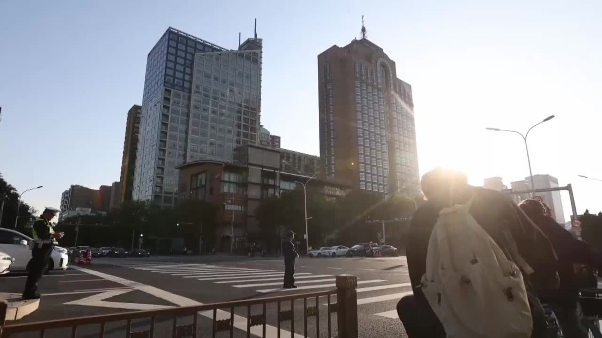 China insta al "diálogo" con Estados Unidos tras la entrada en vigor de ...