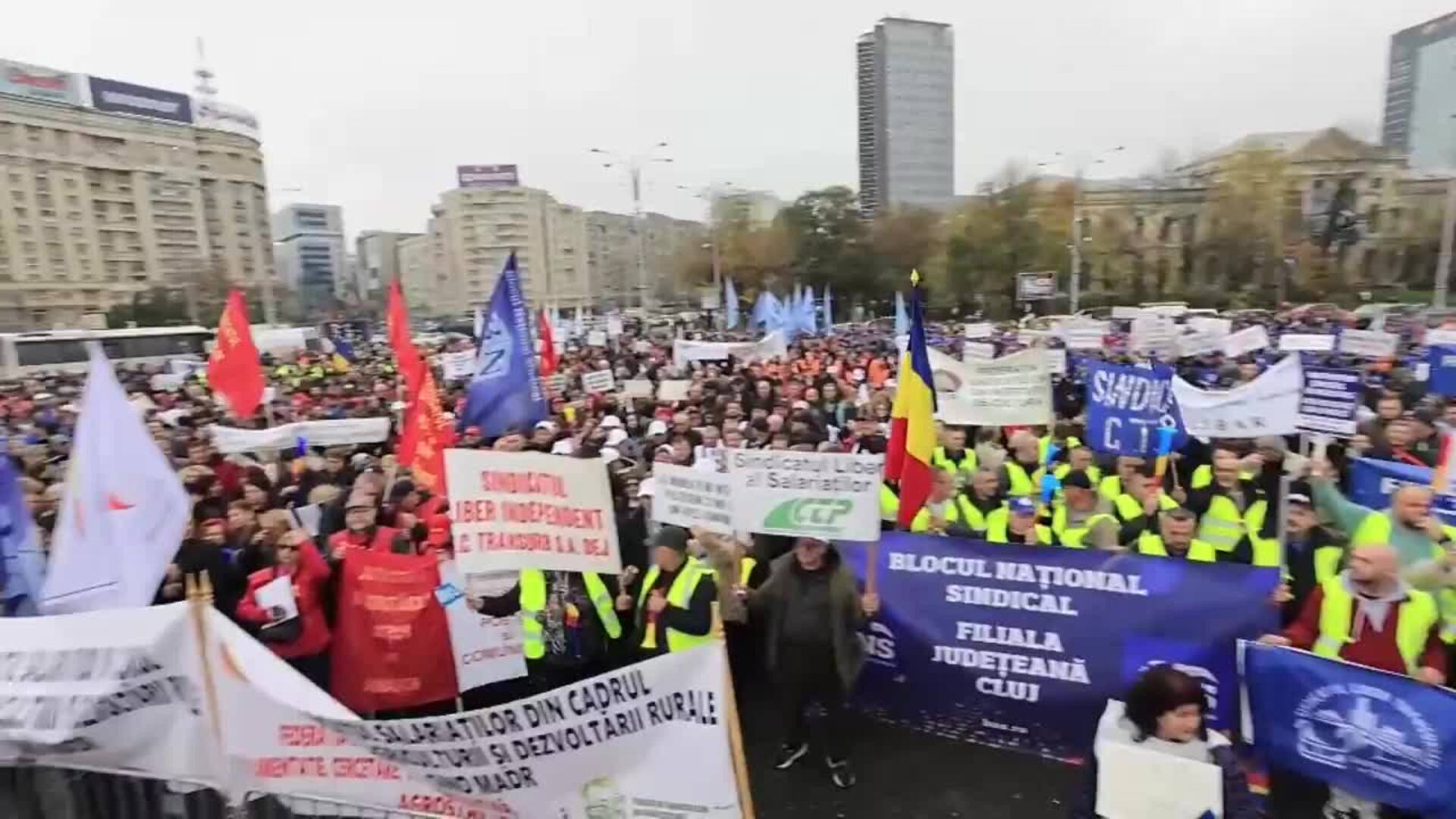 Cientos de personas protestan en Bucarest contra las medidas de ...