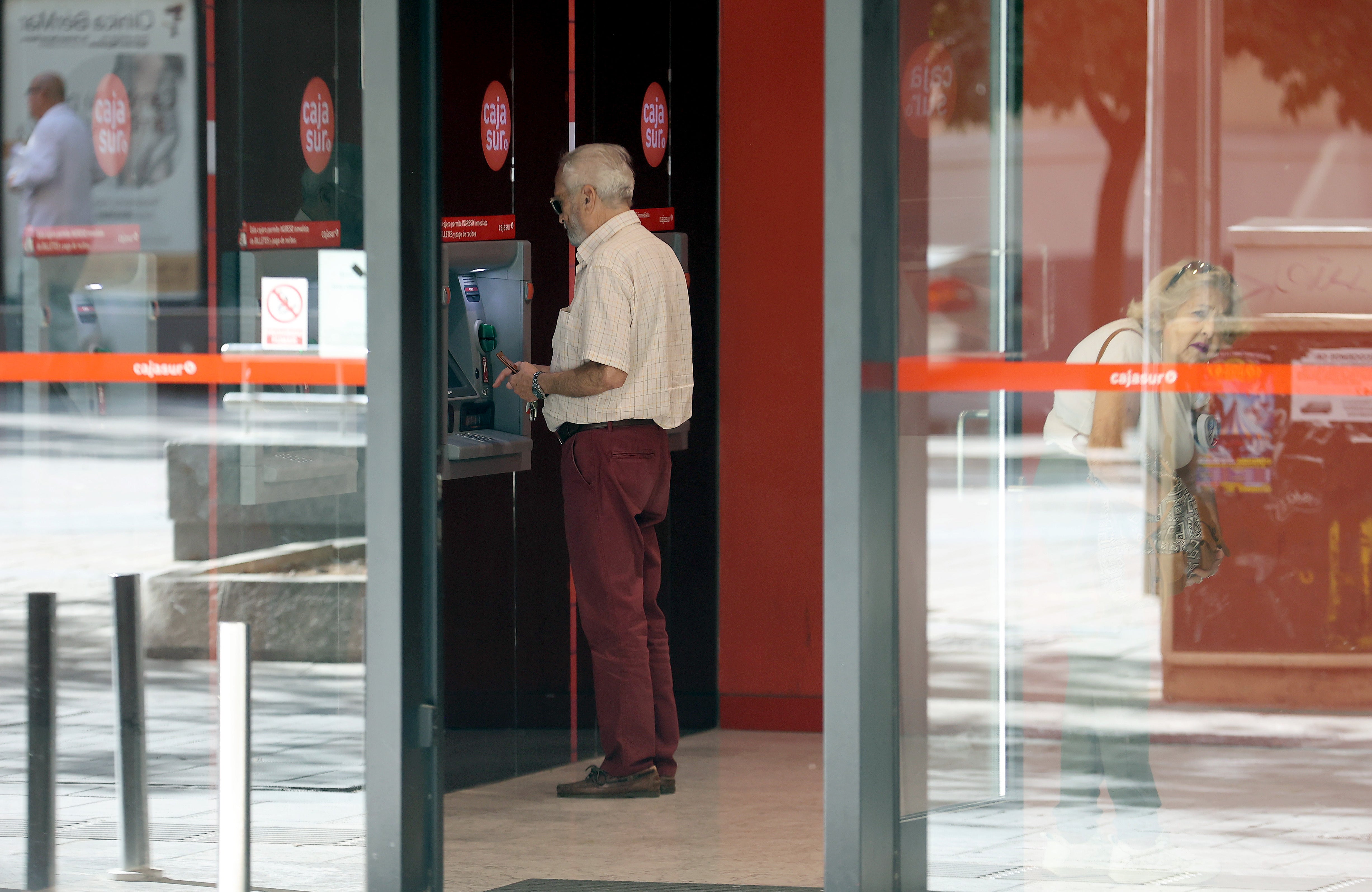 Cuánto dinero se puede retirar en un cajero como máximo: límite en ...