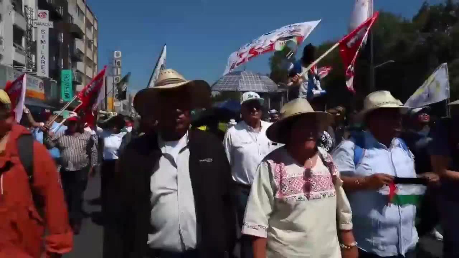 Miles De Maestros Exigen Mejoras Salariales En El Marco De Su Día