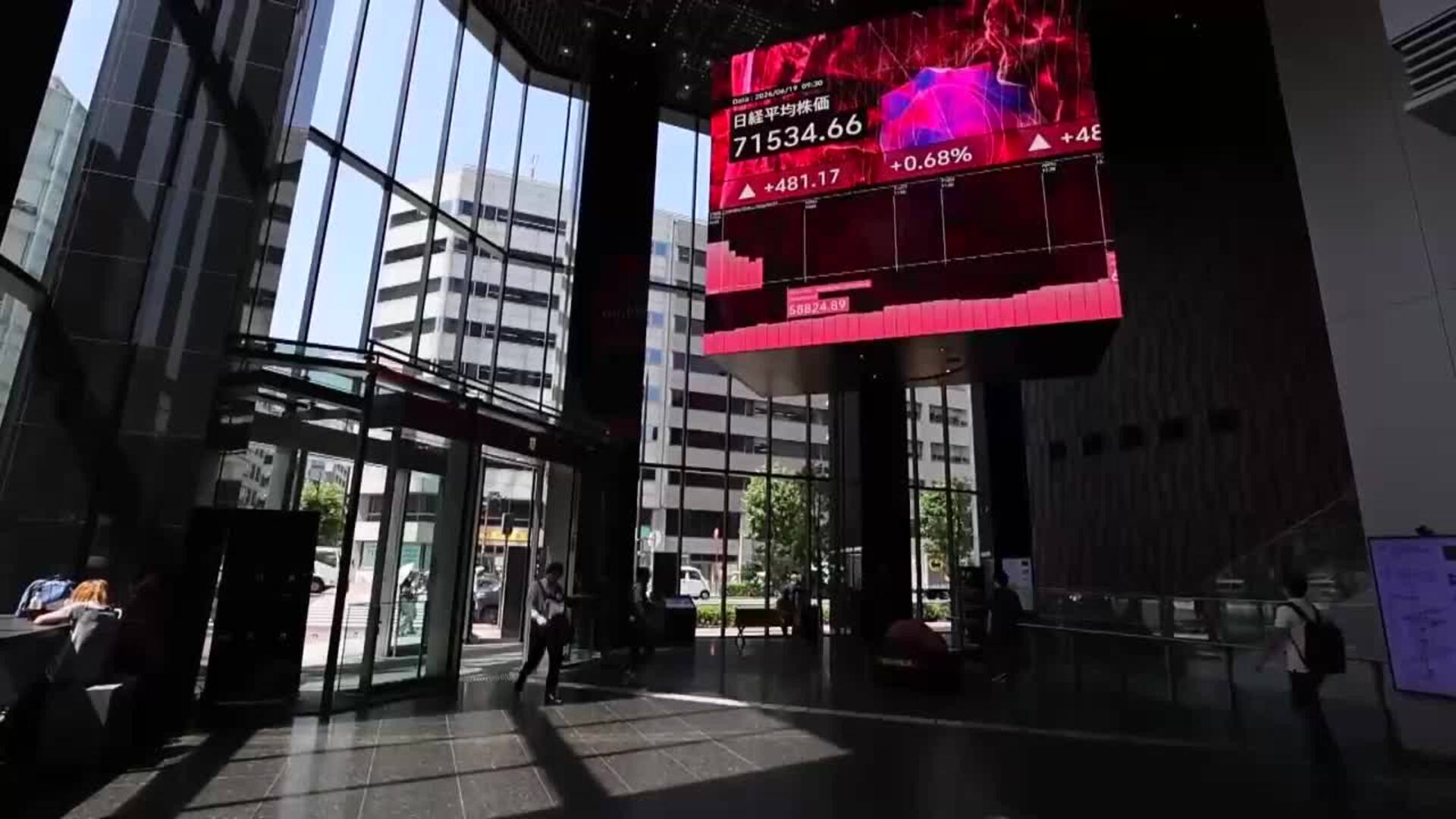 La Bolsa de Tokio cierra mixta pero su selectivo marca nuevos máximos