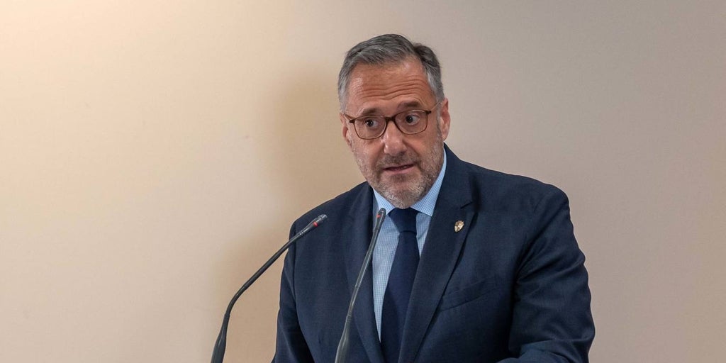 Vox se aviene a celebrar en las Cortes el Día del Estatuto el 24 de febrero