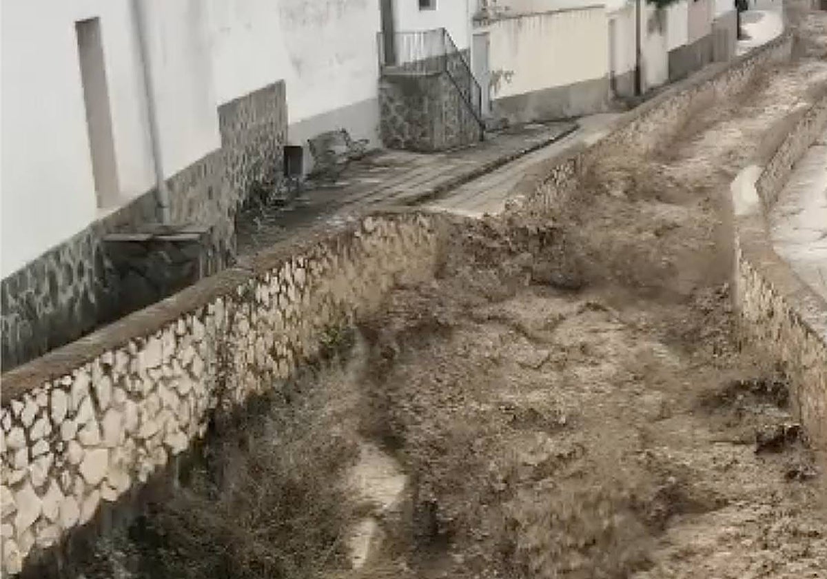 (Vídeo) Espectacular crecida del arroyo Blanco en Jauja sin grandes daños