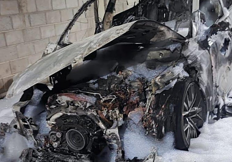 Investigan si la quema de un coche que cuesta nuevo más de 100.000 ...