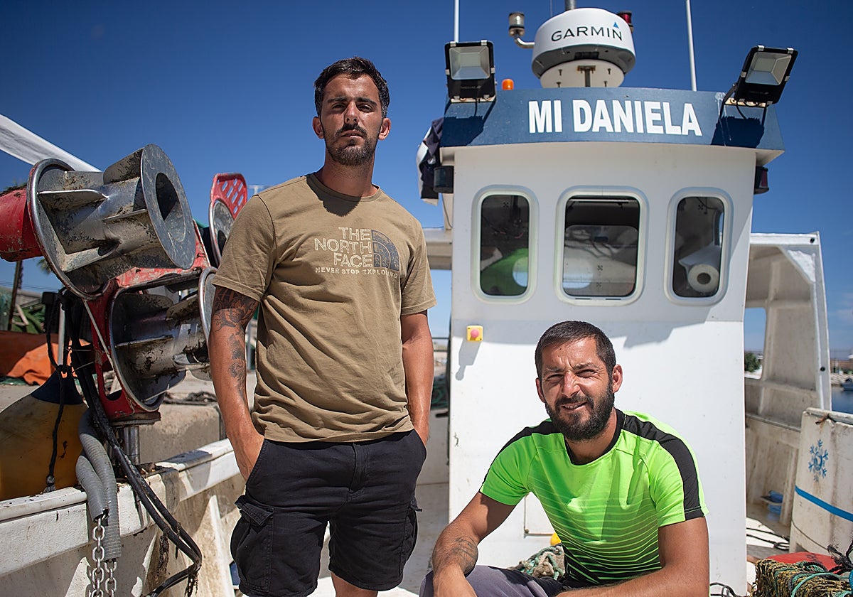 Los pescadores hostigados por Gibraltar: «Cruzaron la patrullera, si no ...