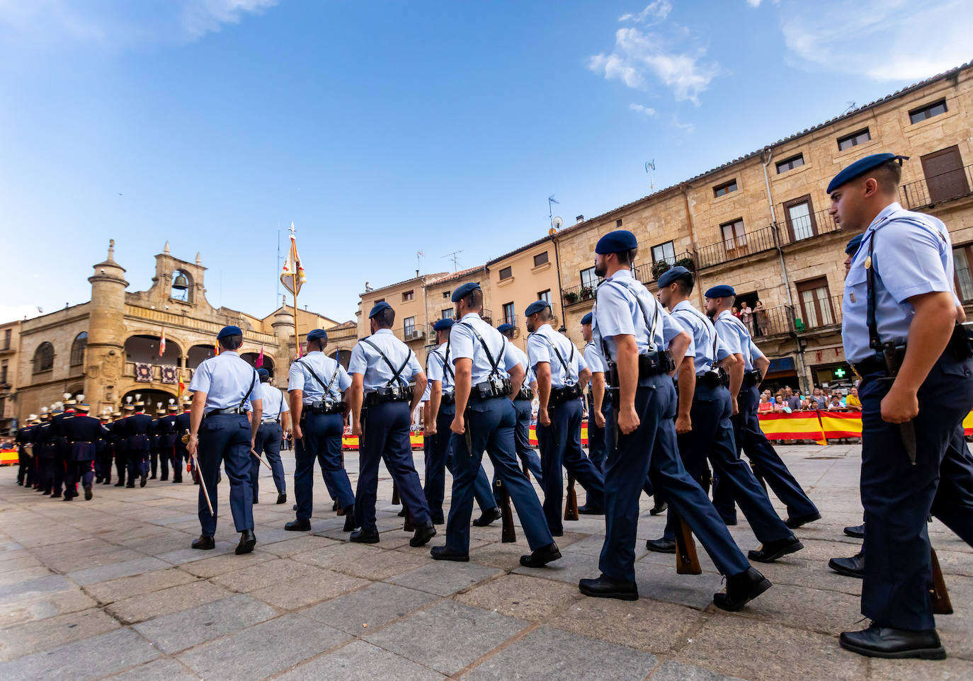 Vistoso y aclamado despliegue de la Guardia Real en Ciudad Rodrigo