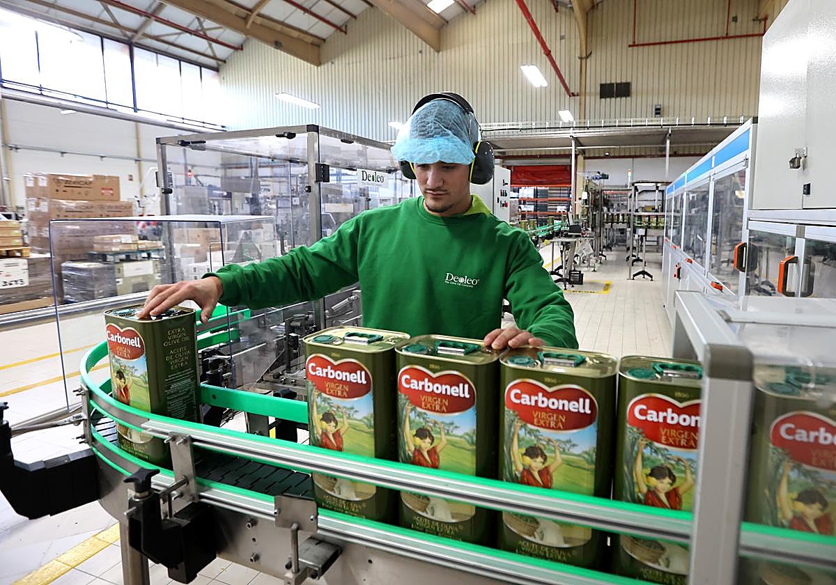 En el corazón de la gran fábrica de Deoleo en Córdoba: un negocio ...