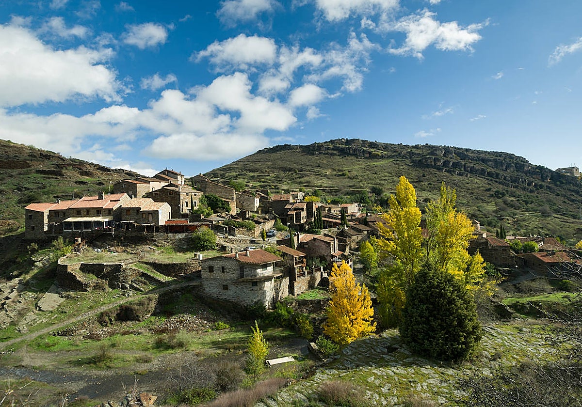 El pueblo de leyenda que se quedó atrapado en el tiempo y está a tan ...