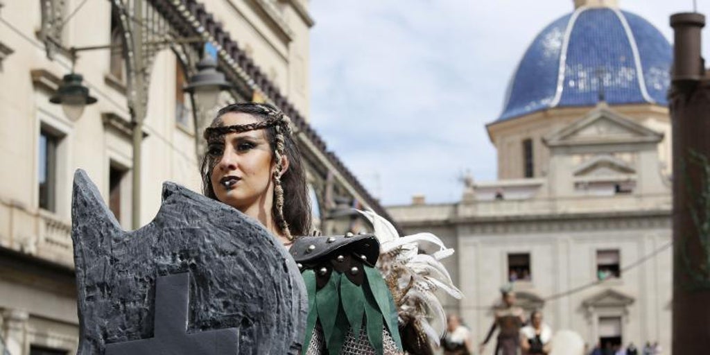 Los Moros y Cristianos de Alcoy deslumbran con más de 15.000 ...