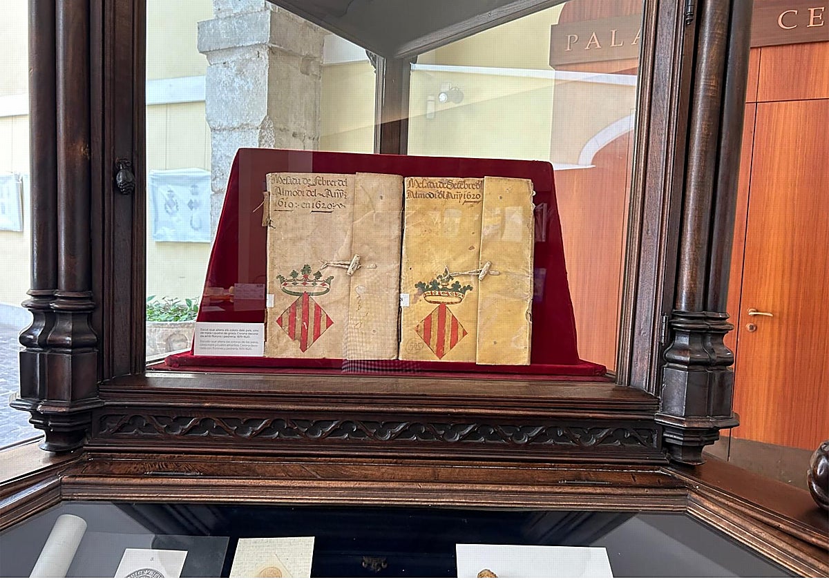 El Palau de Cervelló muestra la evolución del escudo de la ciudad de ...