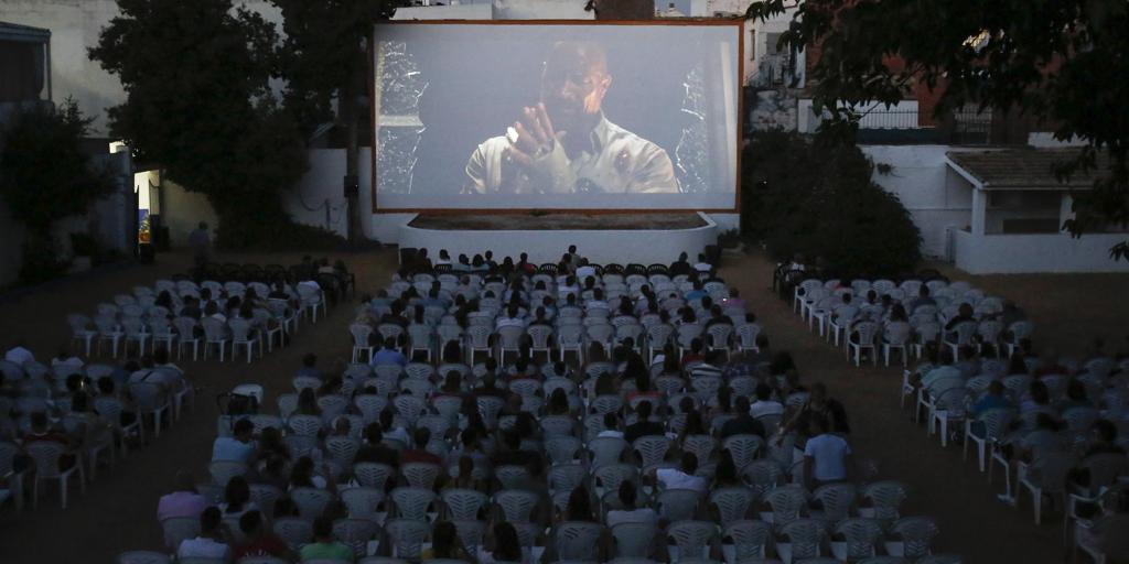 El acuerdo para reabrir los cines de verano de Córdoba exhibe aún dudas