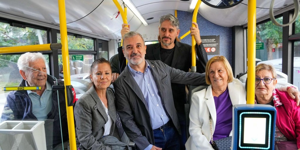 Barcelona homenajea al activista y conductor del bus 47 Manolo Vital