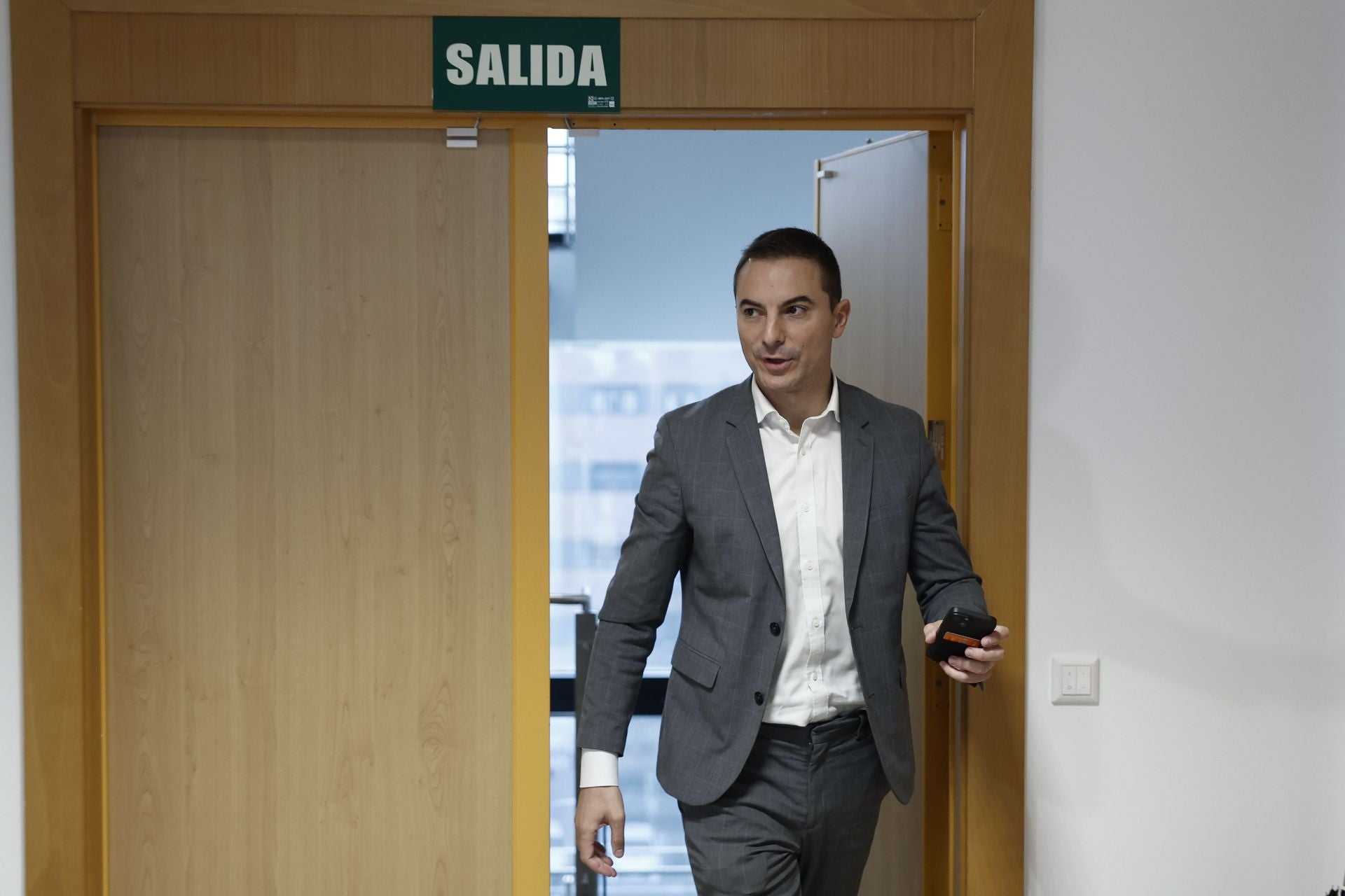 La carta de dimisión de Juan Lobato: «Sin duda mi forma de hacer ...