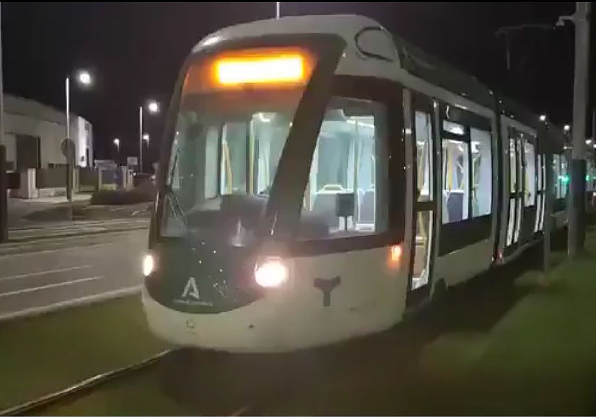 El tranvía de Jaén vuelve a circular en pruebas trece años después