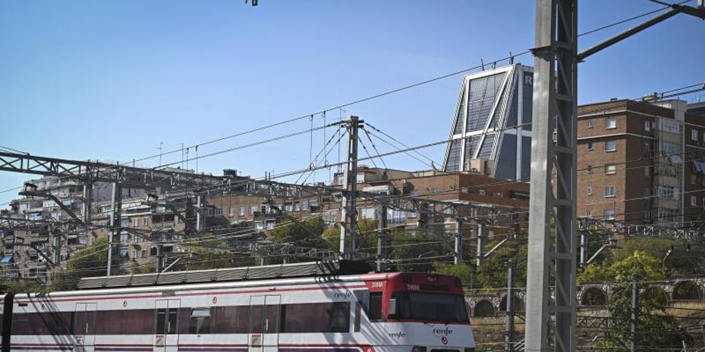 Renfe incrementa en un 50% los trenes de líneas C1 y C10 de Cercanías a ...