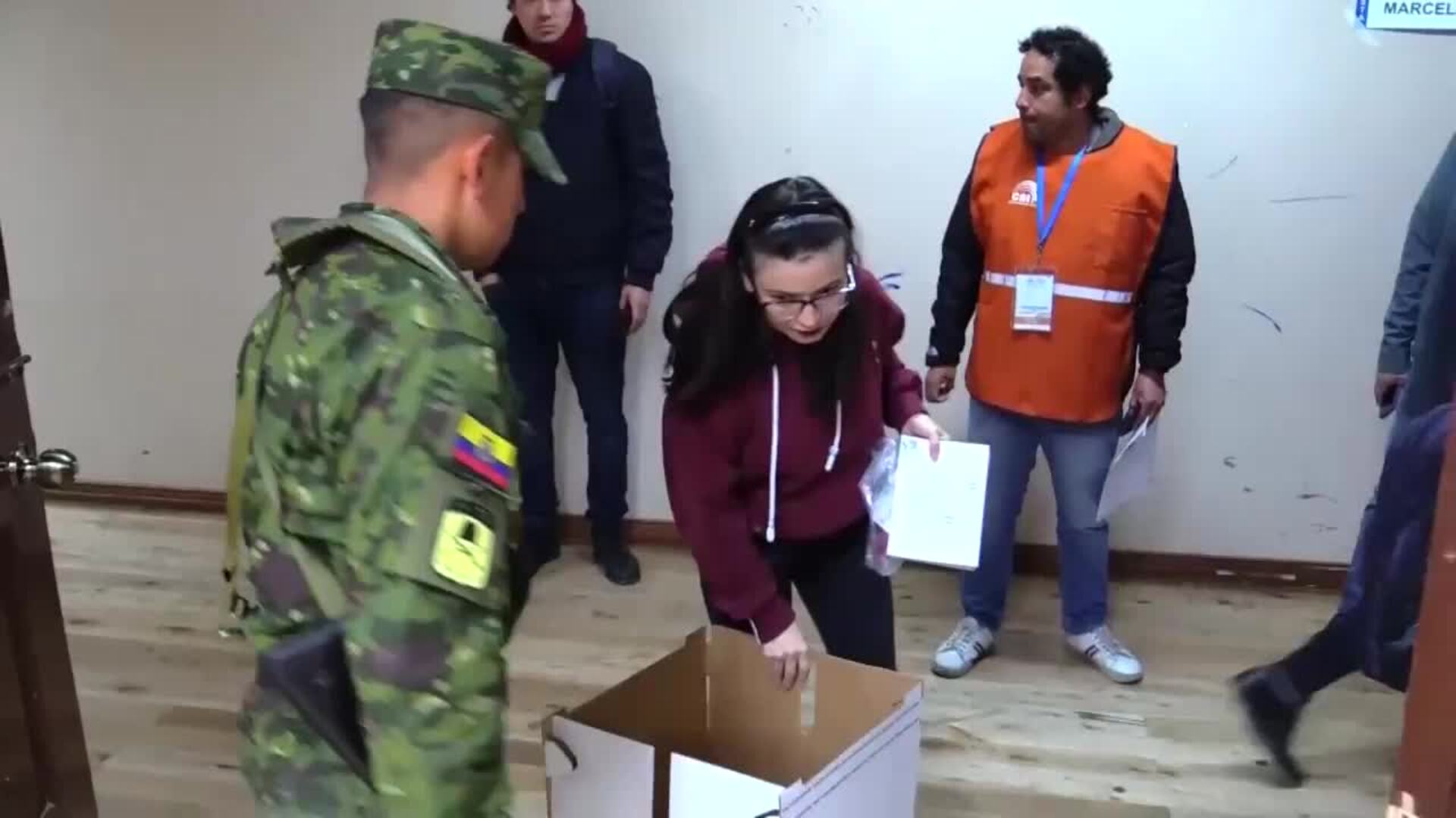 Ecuador's presidential voting begins with Noboa and Gonzalez as candidates