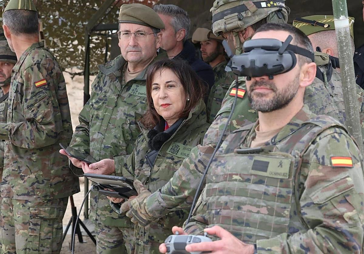 España ocupa el puesto 89 en gasto en defensa y destaca por la opacidad ...