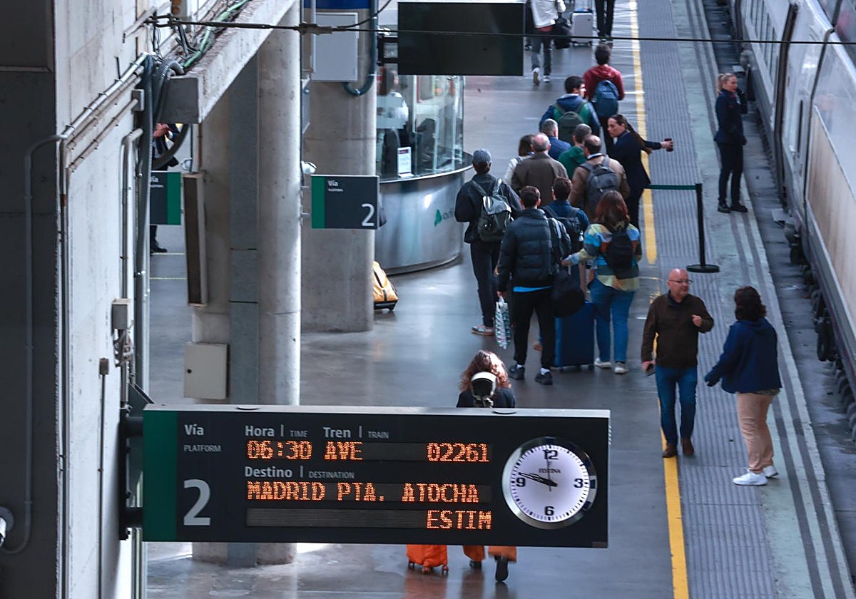 Hasta catorce trenes de las compañías privadas se han visto afectados ...