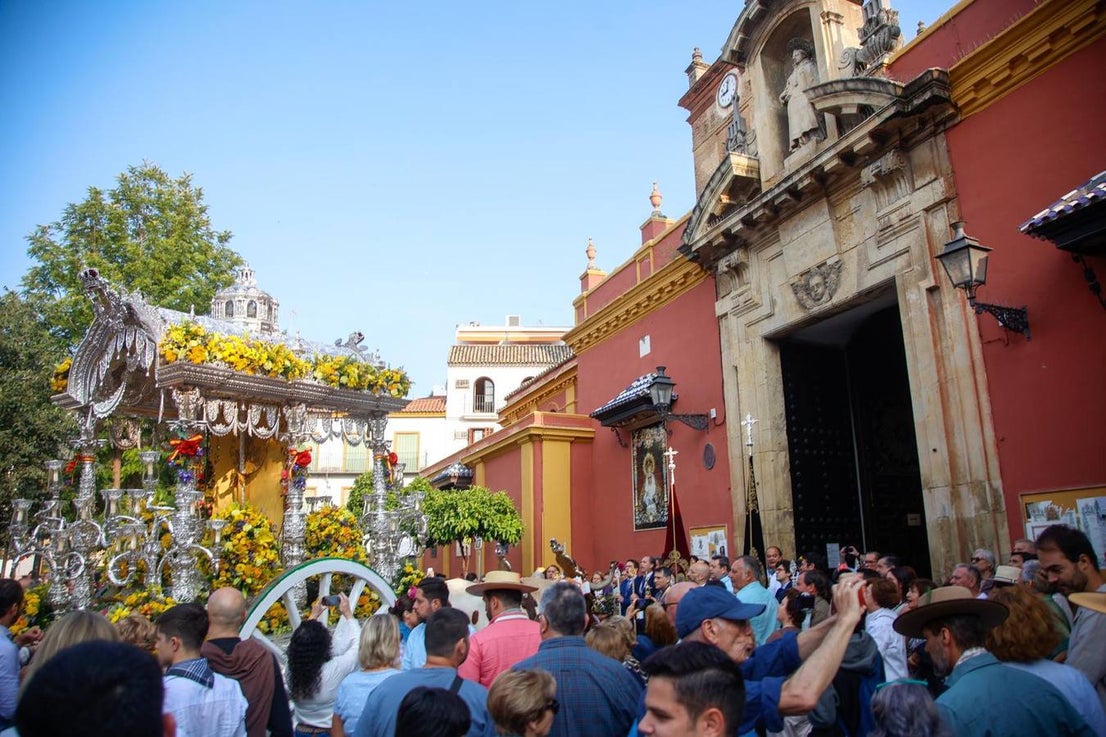En imágenes, salida de la Hermandad del Rocío de la Macarena en 2025