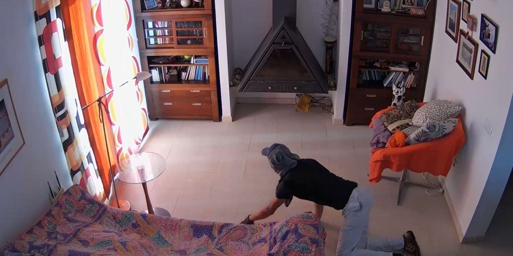 A gatas y con la cara tapada: así robó un sigiloso ladrón en 17 casas de Calpe, Benissa y Moraira