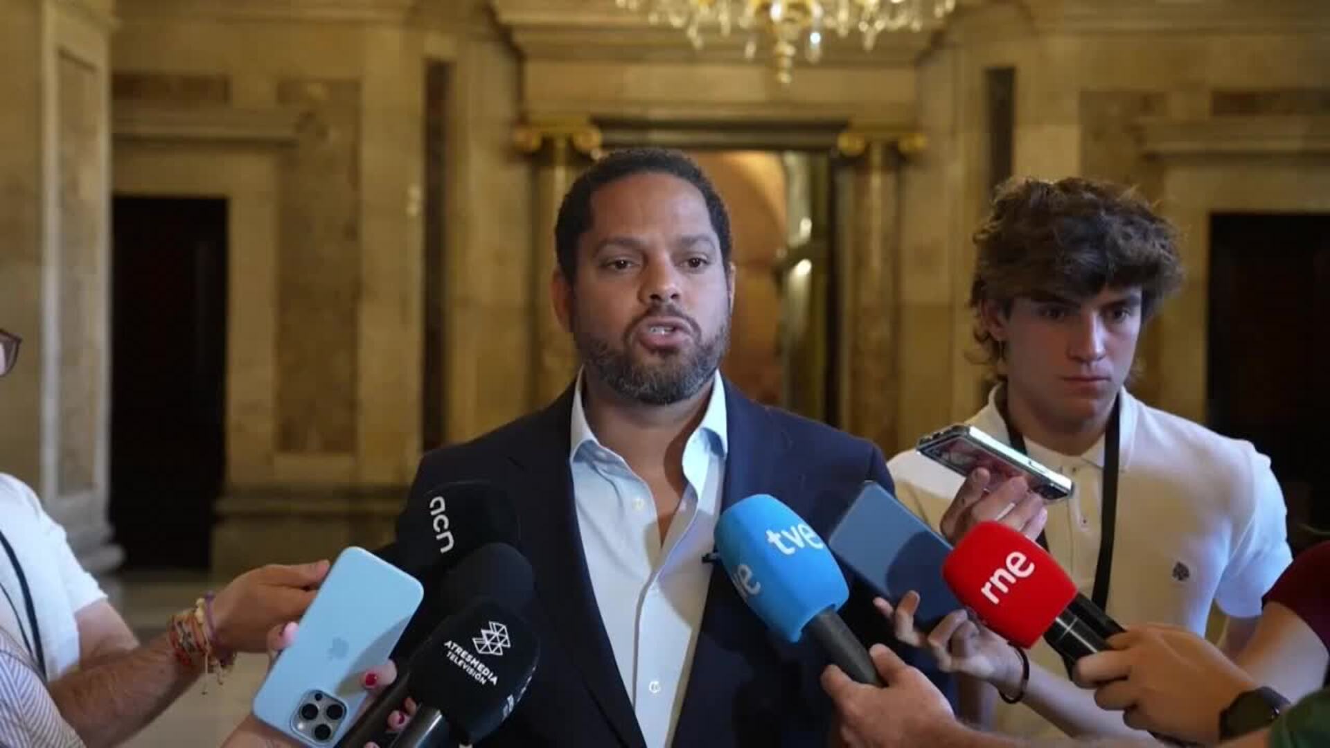Vox, sobre el encuentro Illa-Puigdemont: "Debería producirse en Soto ...