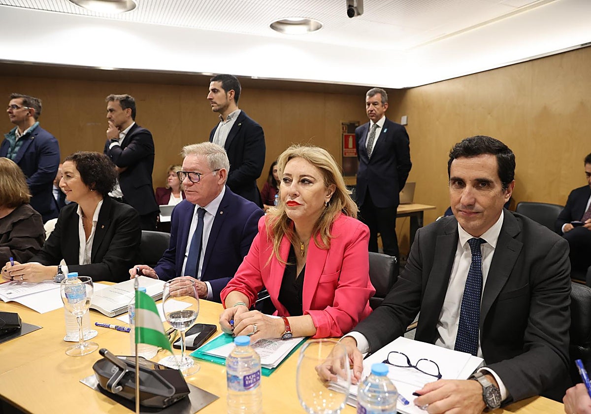 El Gobierno andaluz acude escéptico a la reunión con María Jesús ...
