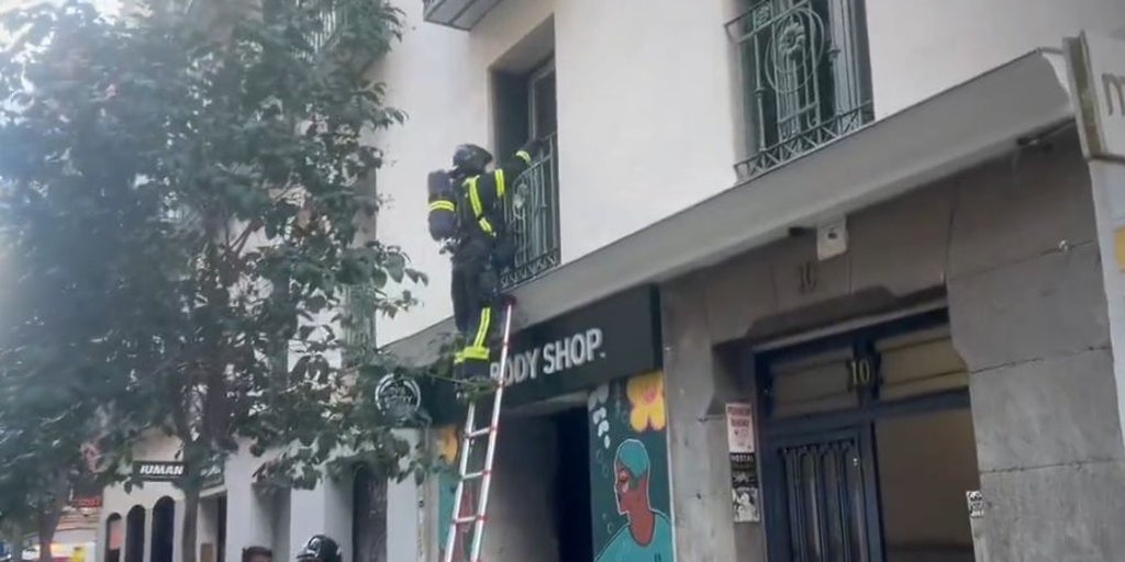Un incendio en un piso en la calle Fuencarral deja diez intoxicados ...