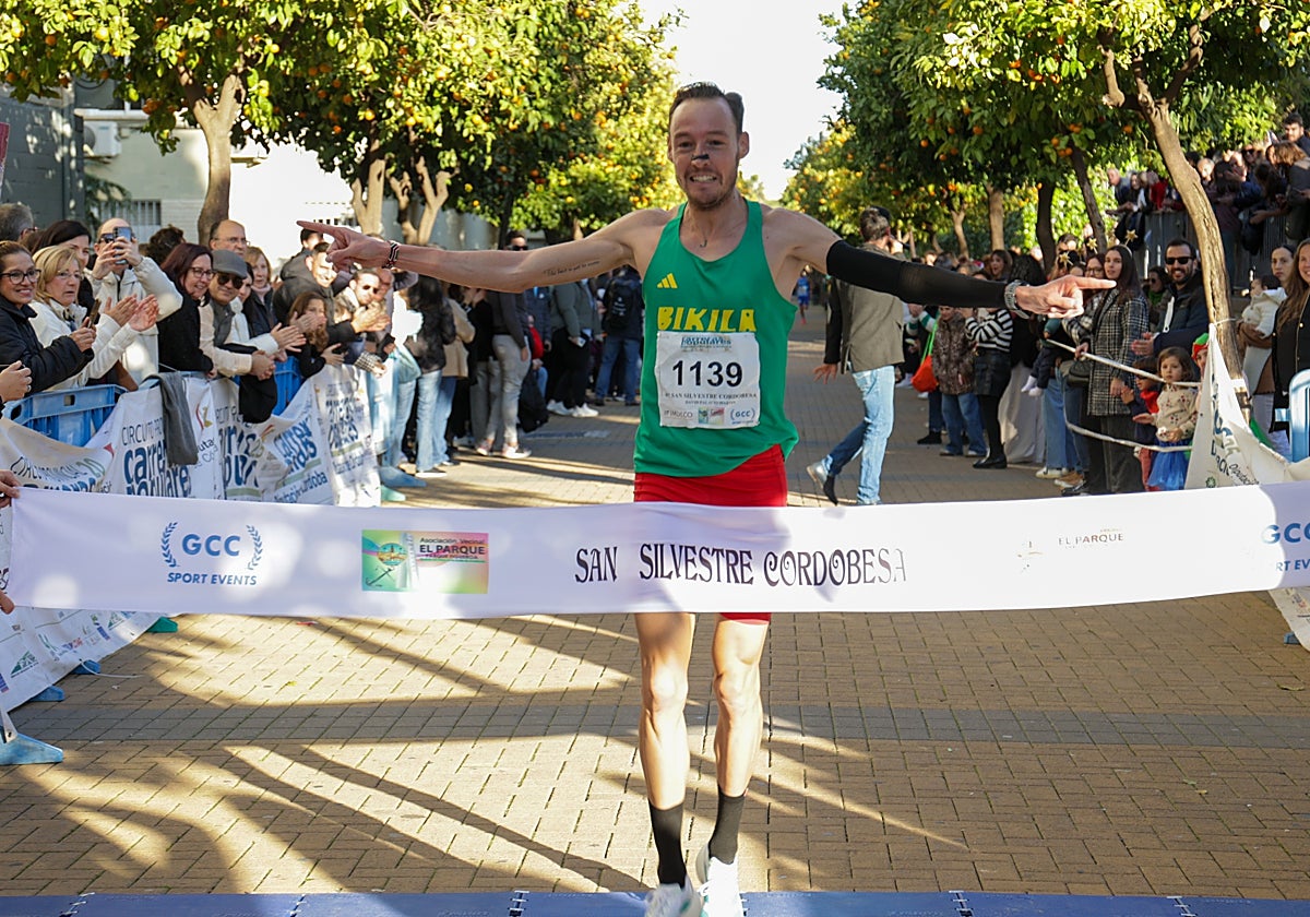 David Palacio y Nazha Machrouh conquistan la San Silvestre de Córdoba 2025