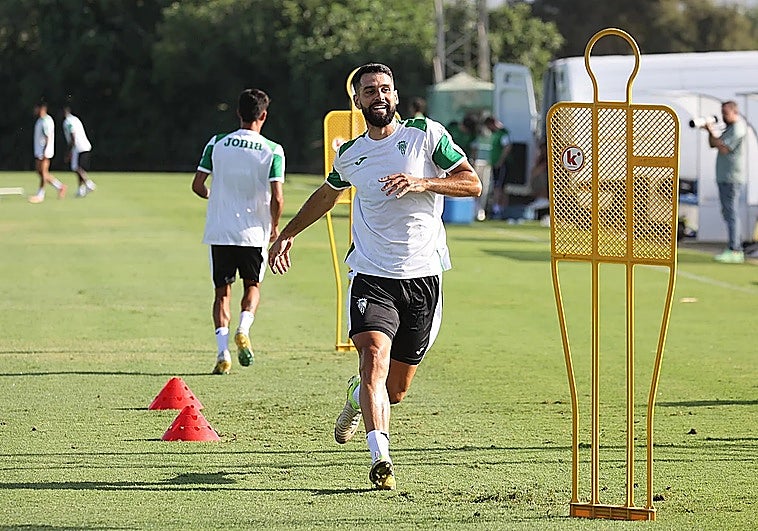 Xavi Sintes, el baluarte defensivo del Córdoba CF ante la plaga de lesiones