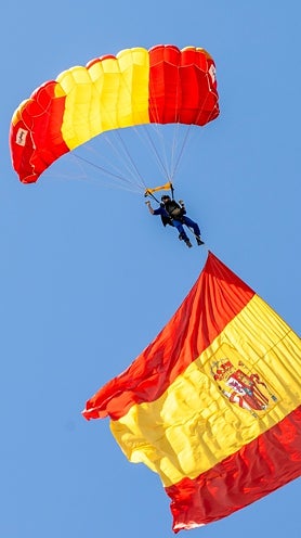 Felipe VI preside los actos por el centenario del Plus Ultra, que ...